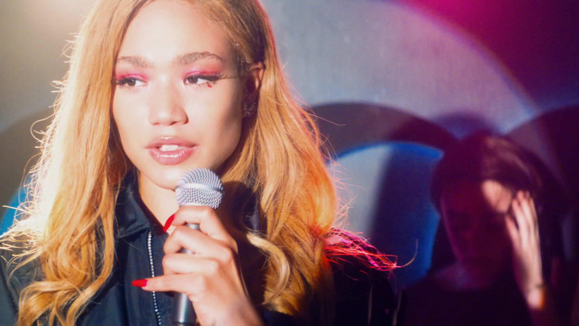 ‘Queens of Drama’: Two pop stars fall in love amidst the dangers of fame